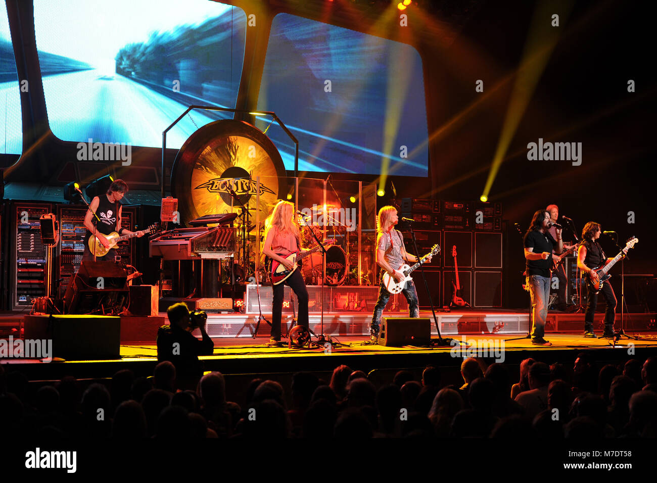 HOLLYWOOD FL - JUNE 5: Tom Scholz, Kimberley Dahme, Jeff Neal, Tommy ...