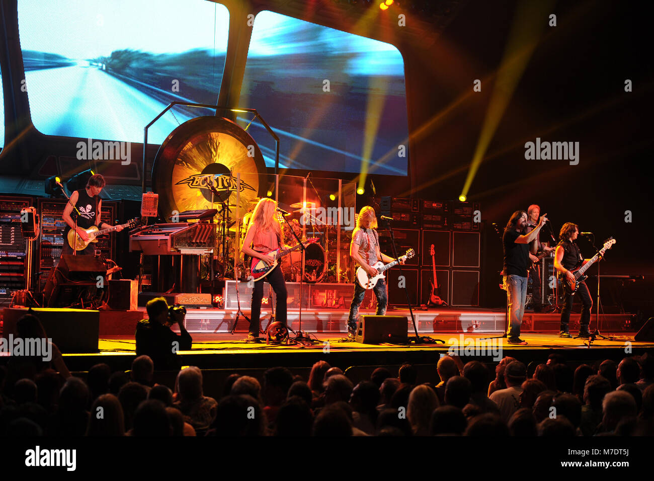 HOLLYWOOD FL - JUNE 5: Tom Scholz, Kimberley Dahme, Jeff Neal, Tommy ...