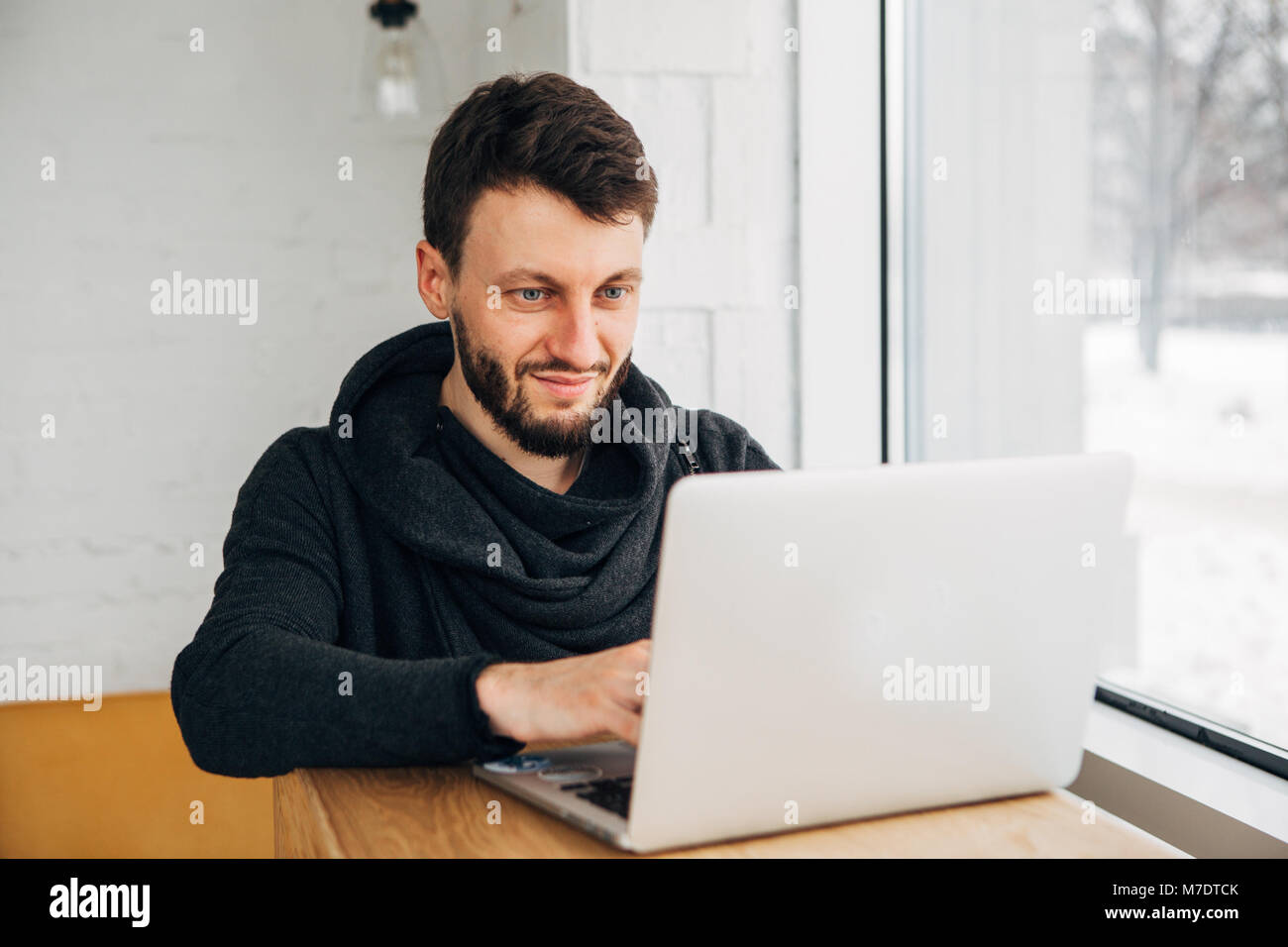 Sharingmultimedia hi-res stock photography and images - Alamy