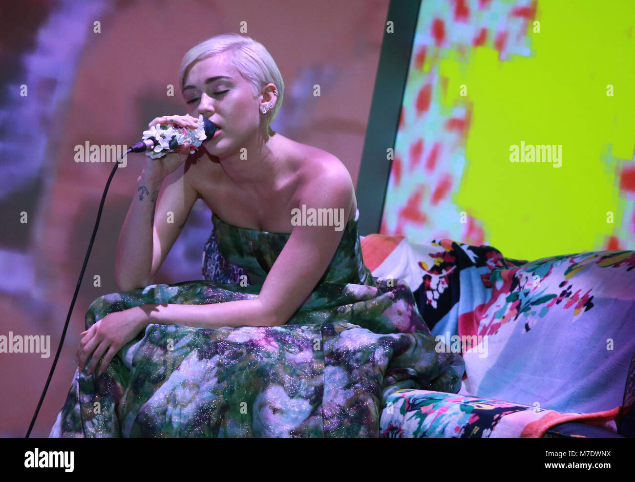 MONTE-CARLO, MONACO - MAY 27: Miley Cyrus performs during the ceremony ...