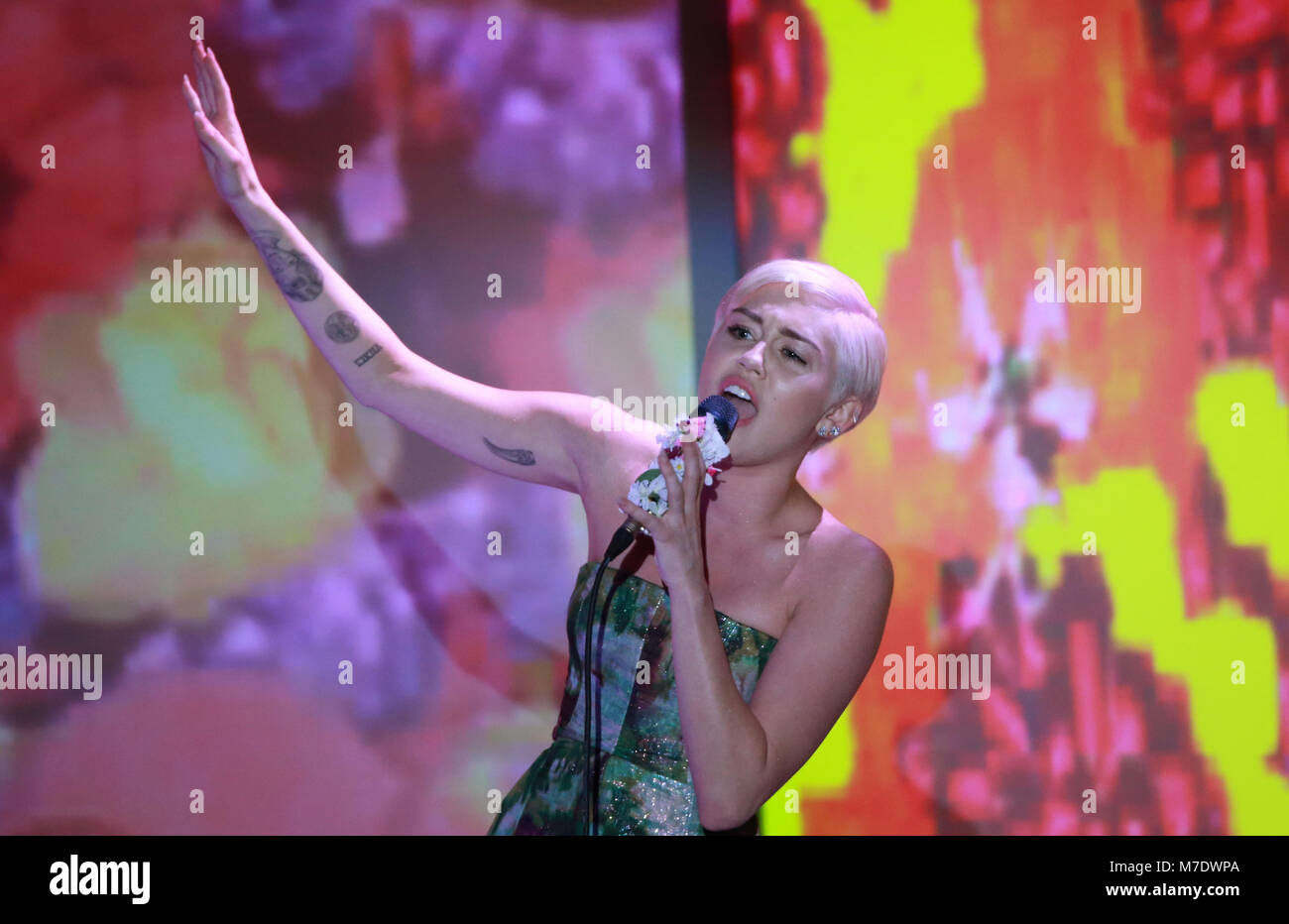 MONTE-CARLO, MONACO - MAY 27: Miley Cyrus performs during the ceremony ...