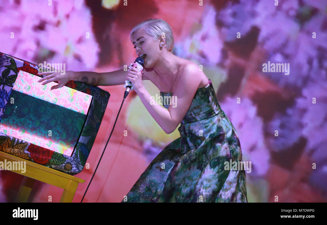 MONTE-CARLO, MONACO - MAY 27: Miley Cyrus performs during the ceremony ...
