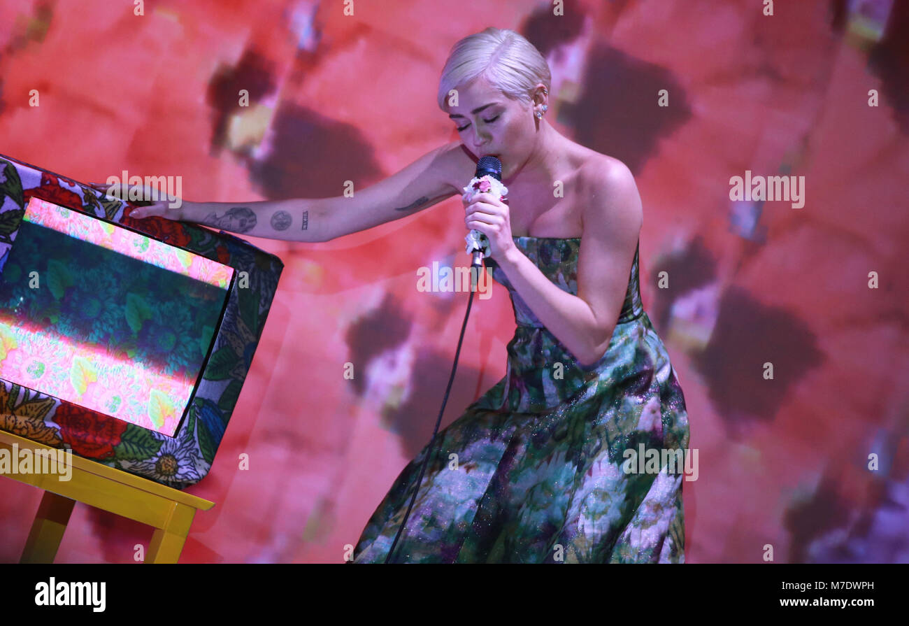 MONTE-CARLO, MONACO - MAY 27: Miley Cyrus performs during the ceremony ...