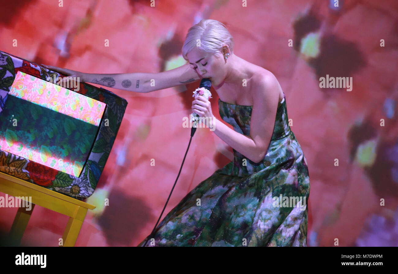 MONTE-CARLO, MONACO - MAY 27: Miley Cyrus performs during the ceremony ...