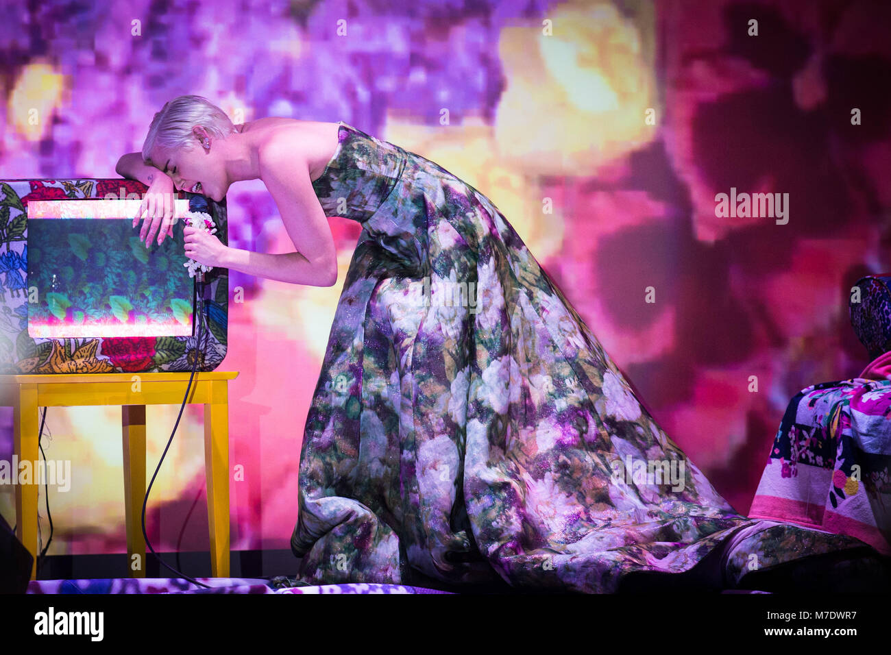 MONTE-CARLO, MONACO - MAY 27: Miley Cyrus performs during the ceremony ...