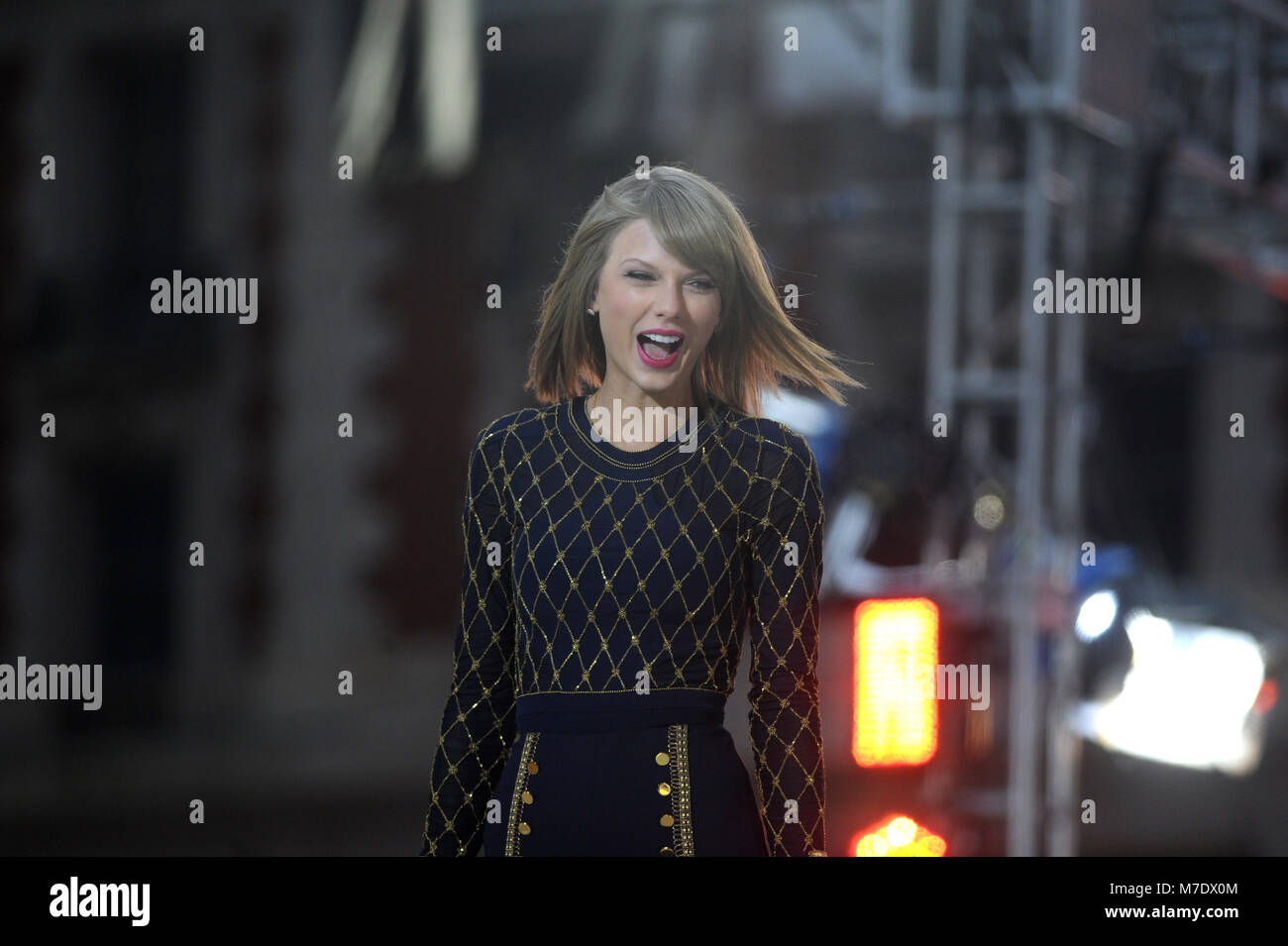 NEW YORK, NY - OCTOBER 30: Taylor Swift performs on ABC's 'Good Morning ...