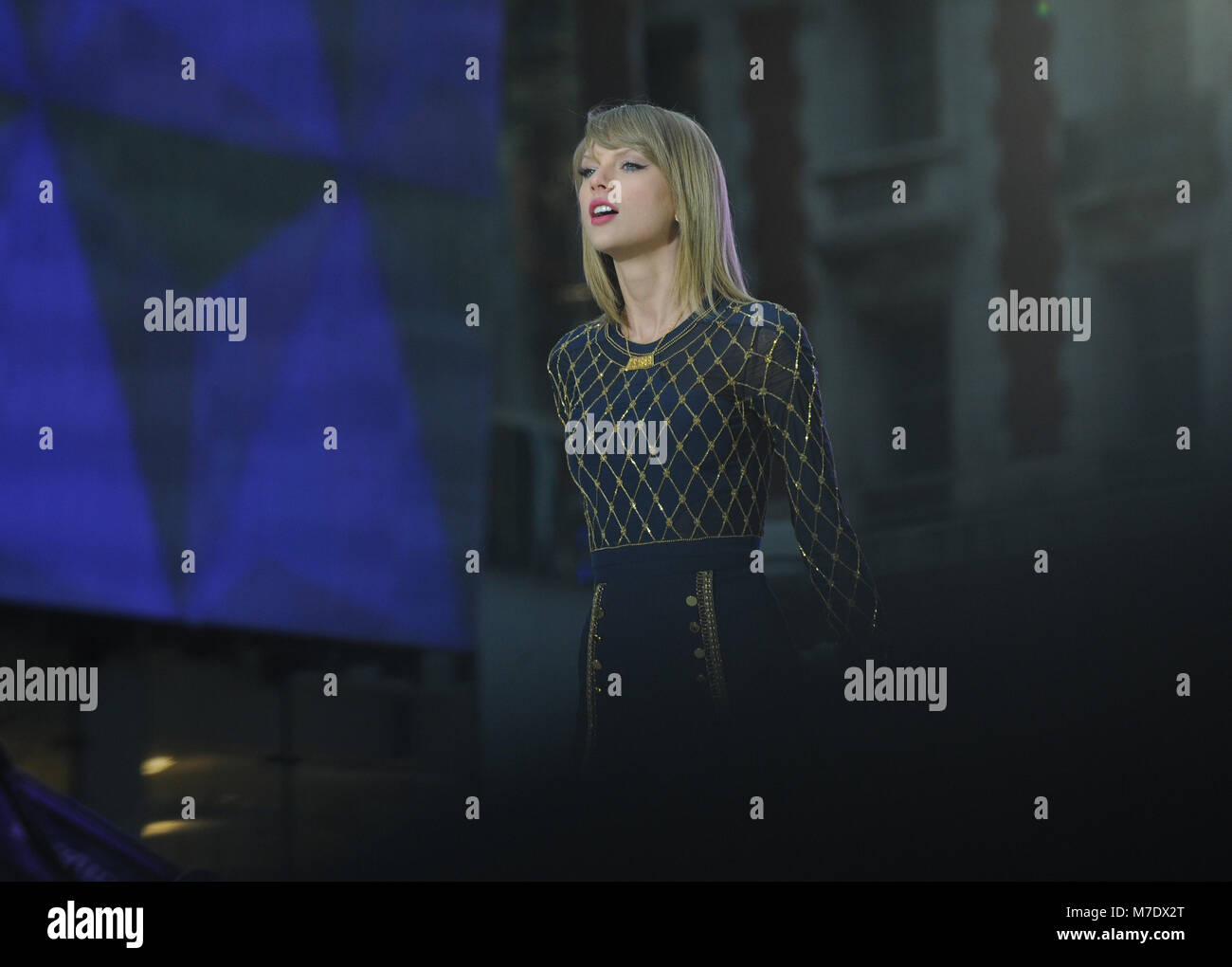 NEW YORK, NY - OCTOBER 30: Taylor Swift performs on ABC's 'Good Morning ...