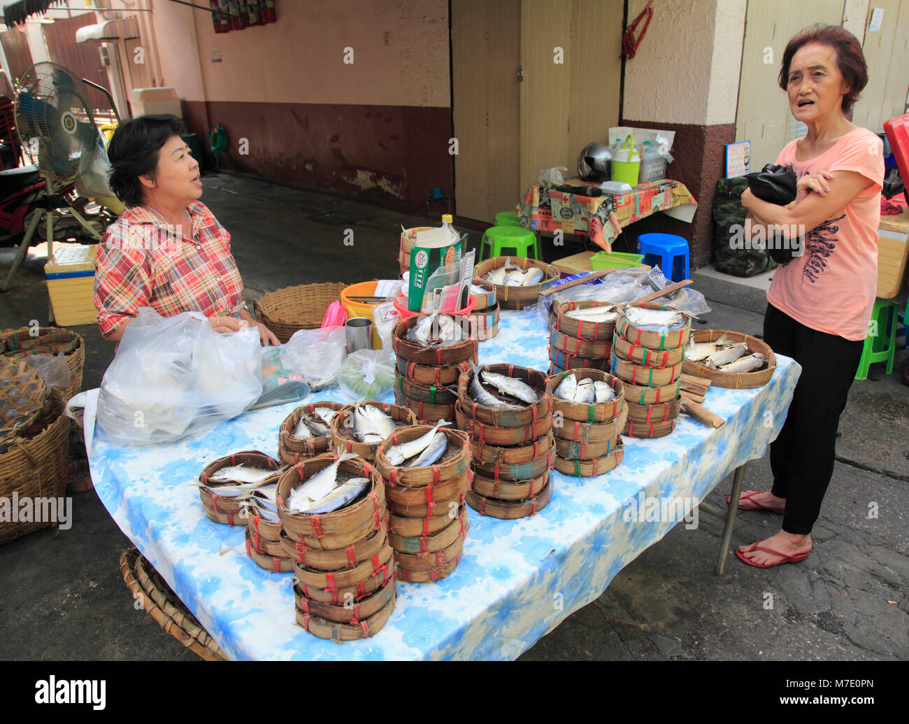 Thailand, Bangkok, market, food, people, fishmonger Stock Photo - Alamy
