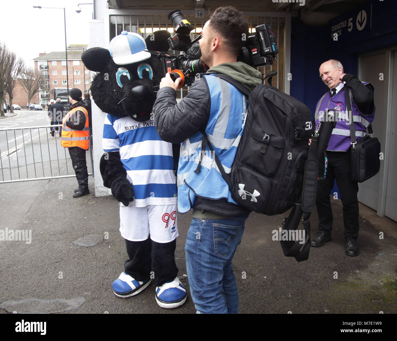 Jude qpr club mascot hi-res stock photography and images - Alamy