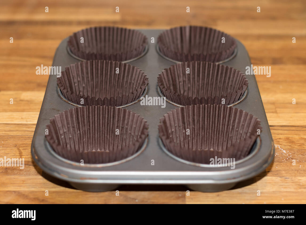 Muffin tray hi-res stock photography and images - Alamy