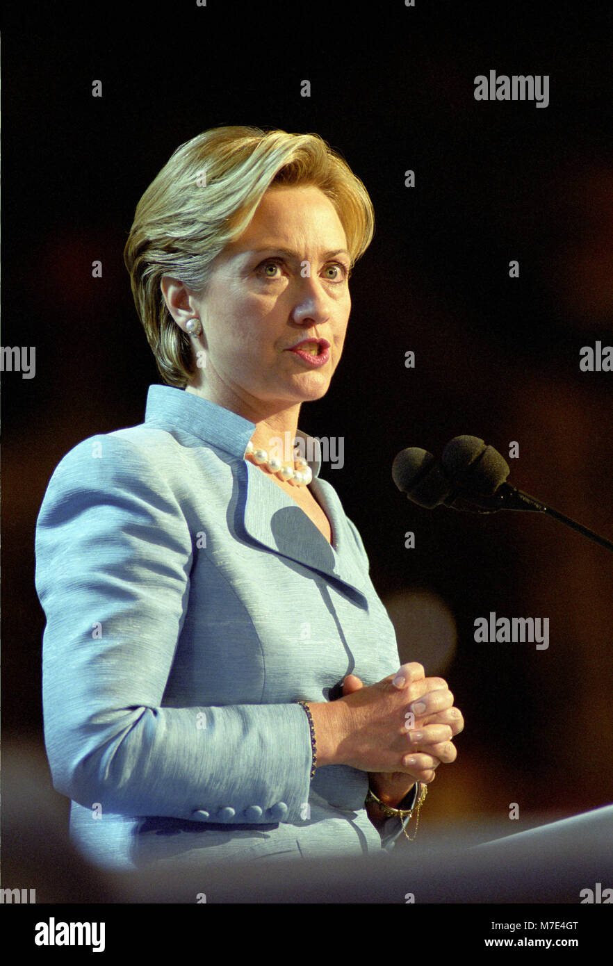 Hillary clinton 2000 hi-res stock photography and images - Alamy