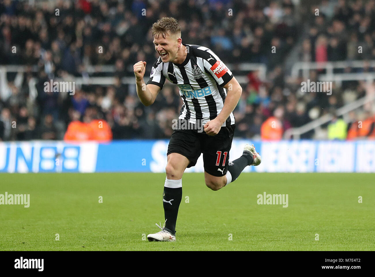 Newcastle United's Matt Ritchie (left) celebrates scoring his side's ...