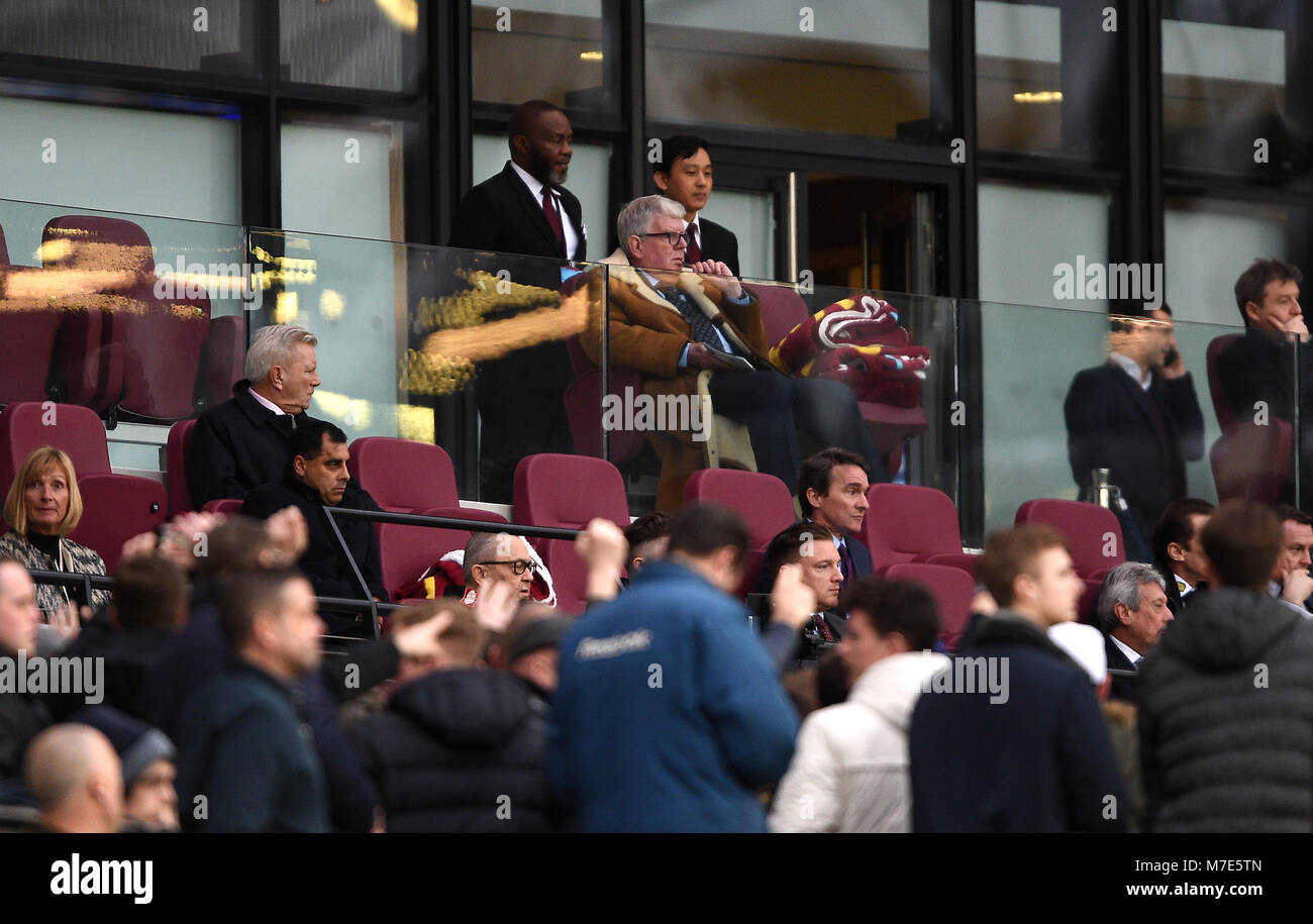 Commentator John Motson during the Premier League match at the London ...