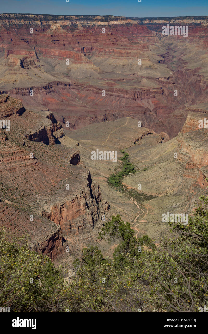 Grand Canyon view from the Rim Trail at the Grand Canyon Village ...