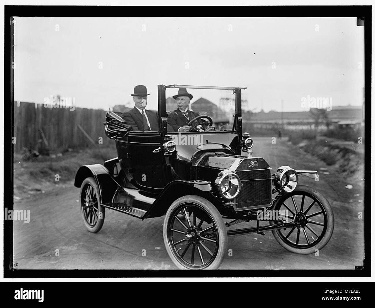 An unknown historical image without an accompanying caption, possibly ...