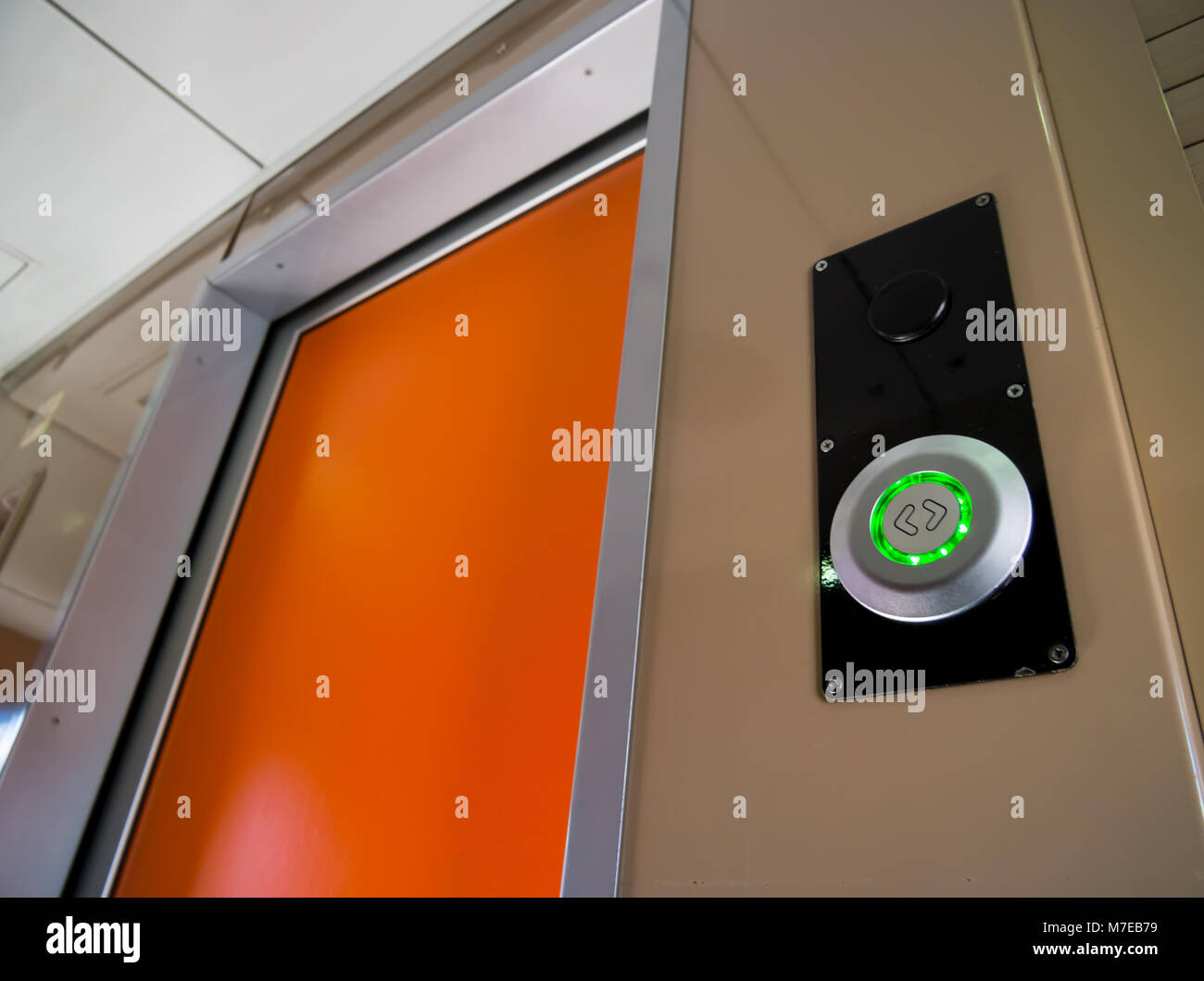 Automatic entrance door to a modern train car Stock Photo - Alamy