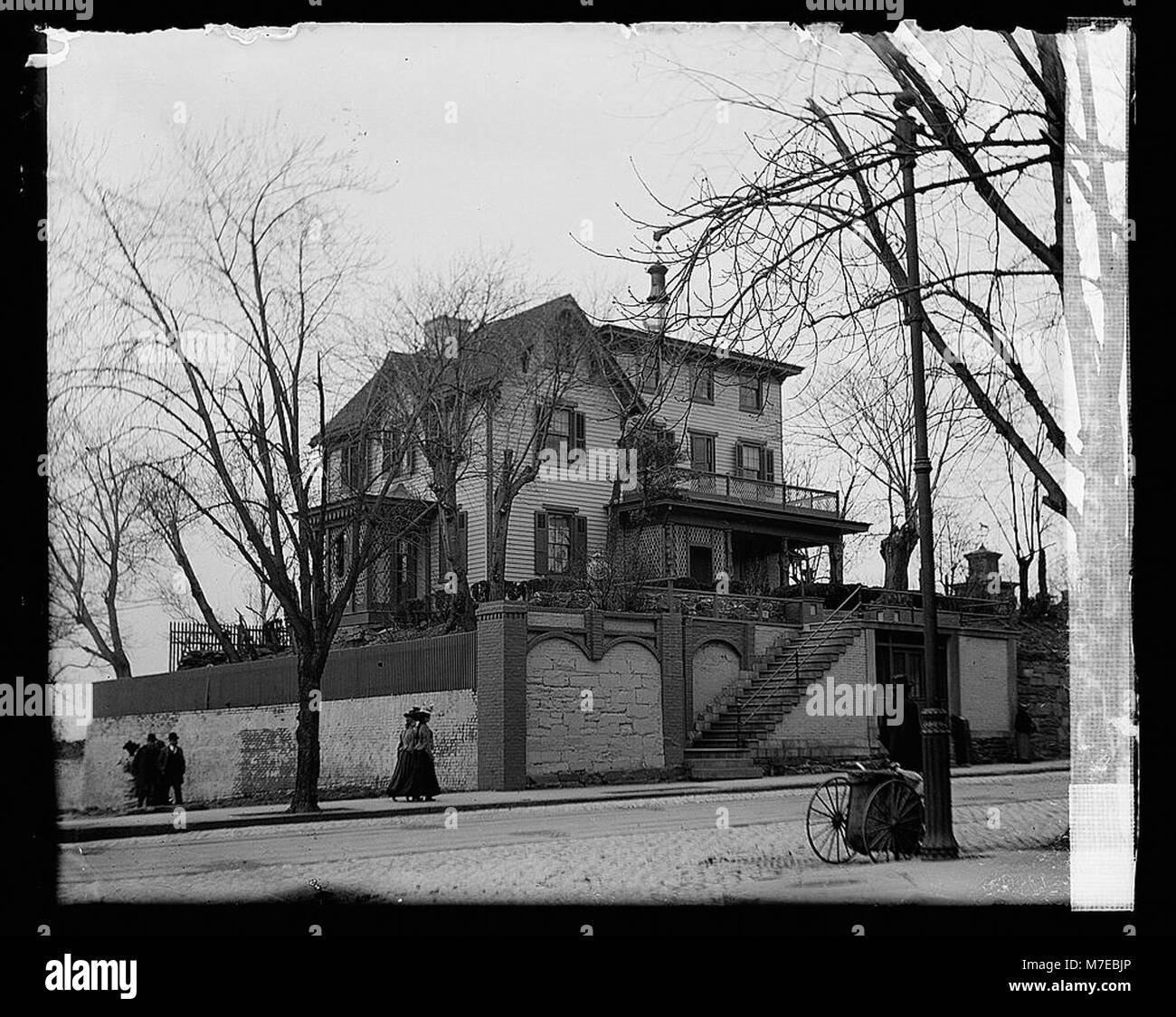 An image of an old house, representing the architecture and historical ...