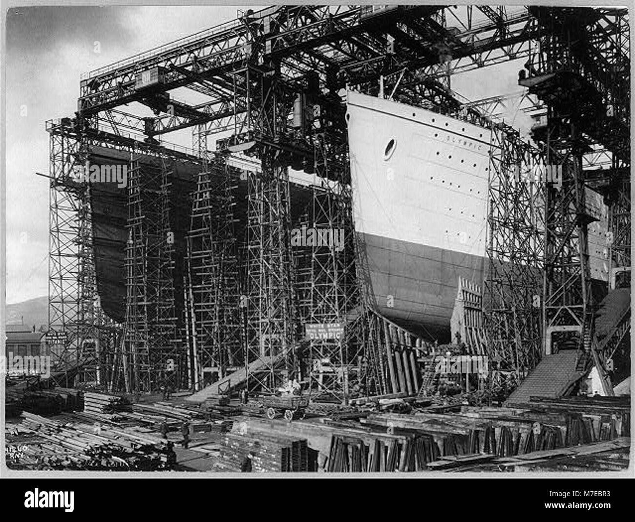 Titanic ship construction hi-res stock photography and images - Alamy