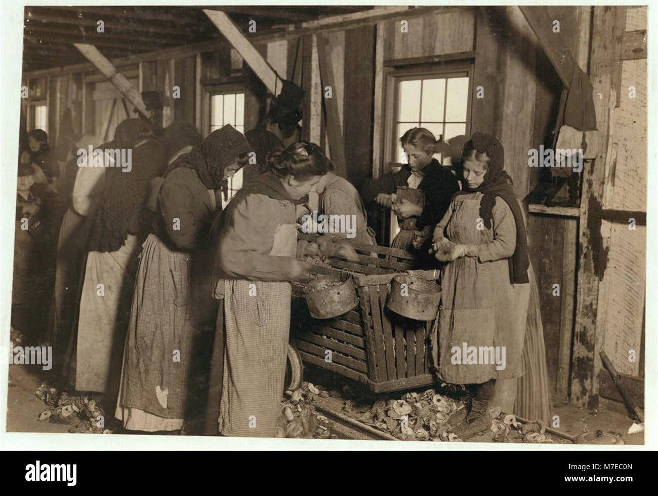 Child work 1930s hi-res stock photography and images - Alamy
