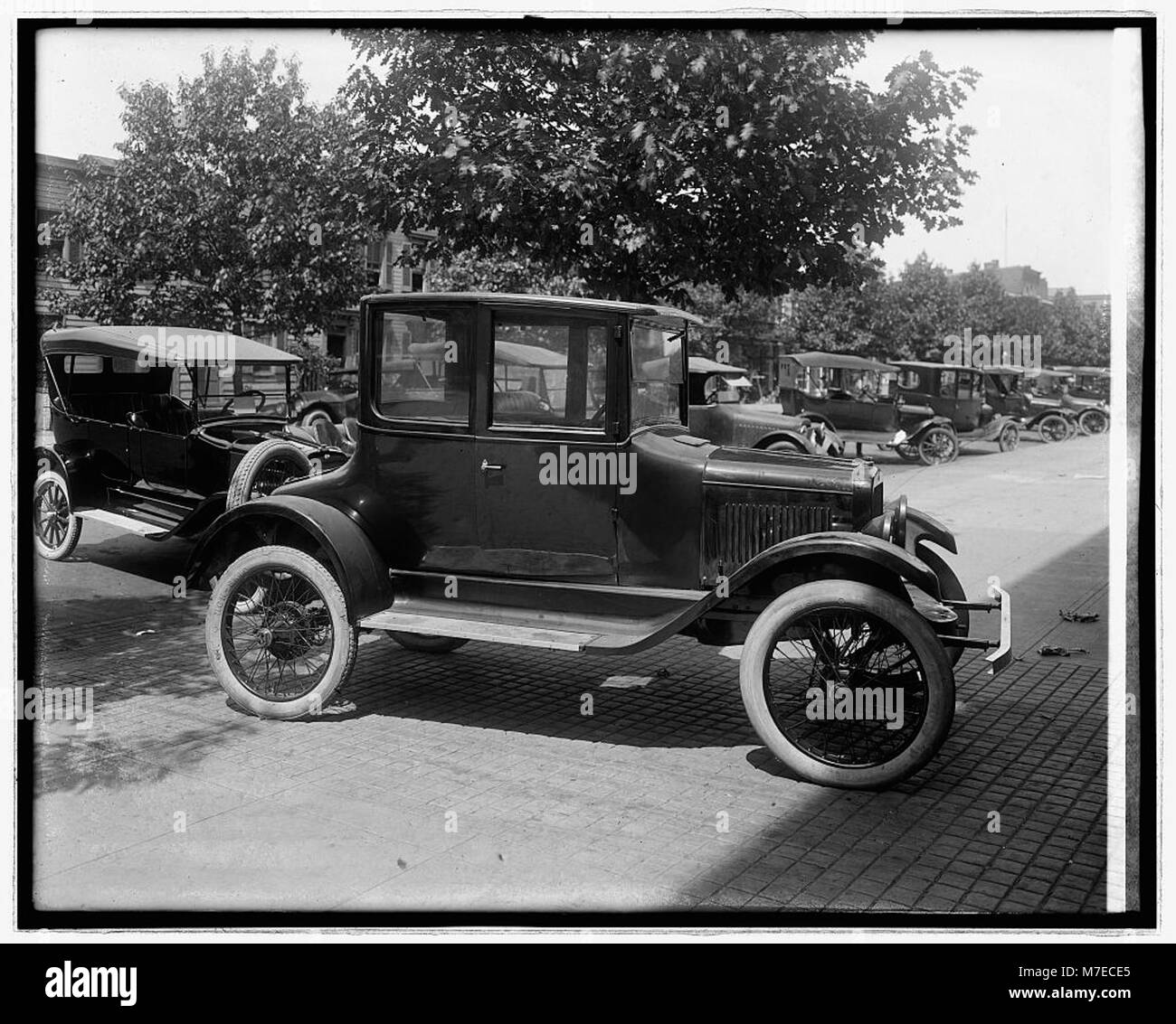 An image of the Overland Coupe, an early 20th-century automobile ...
