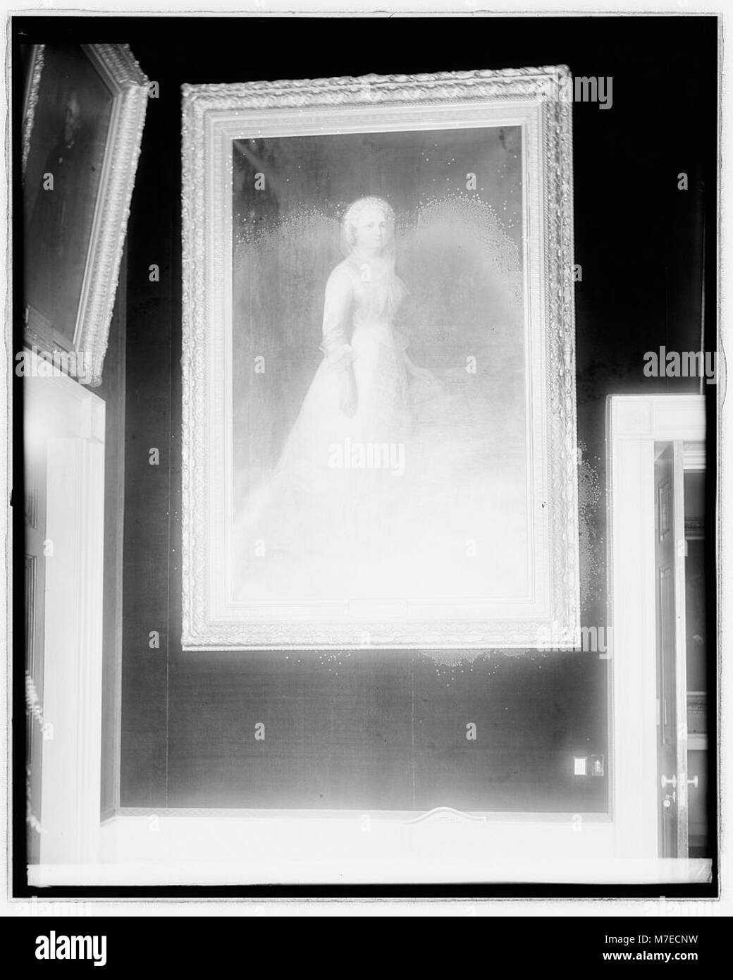This painting depicts Martha Washington at the White House ...