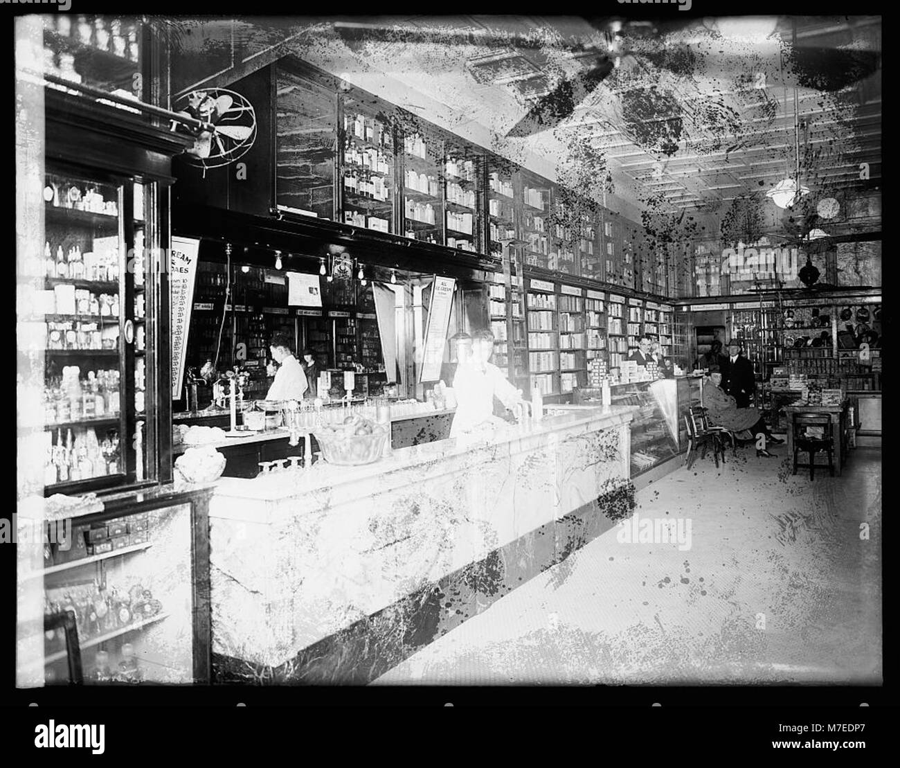 1920s shop interior hi-res stock photography and images - Alamy