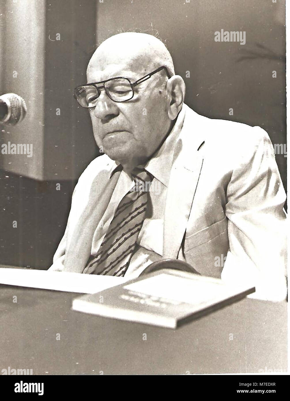 A depiction of notable figures from national history. The image ...