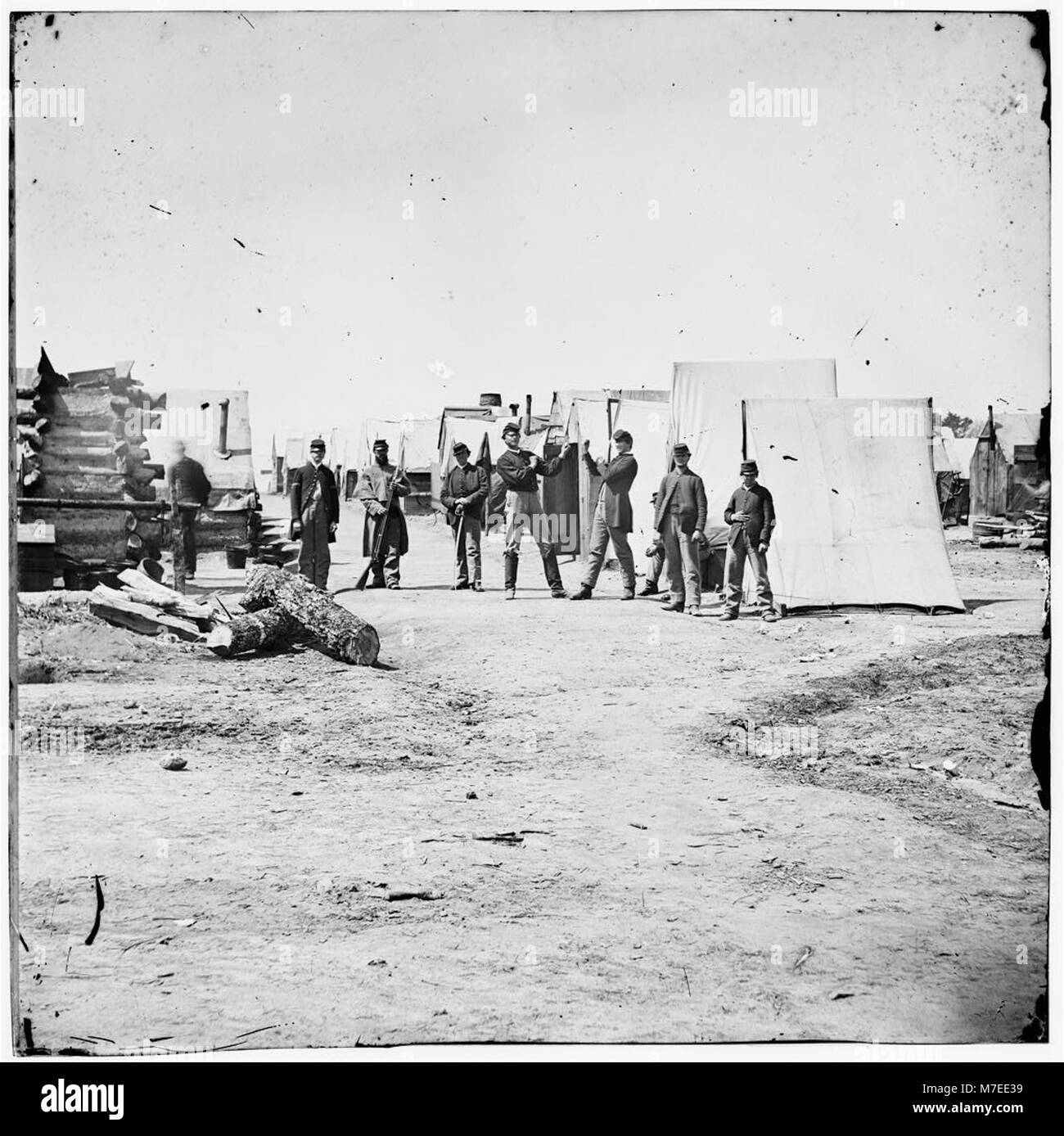 Soldiers in boxing match hi-res stock photography and images - Alamy