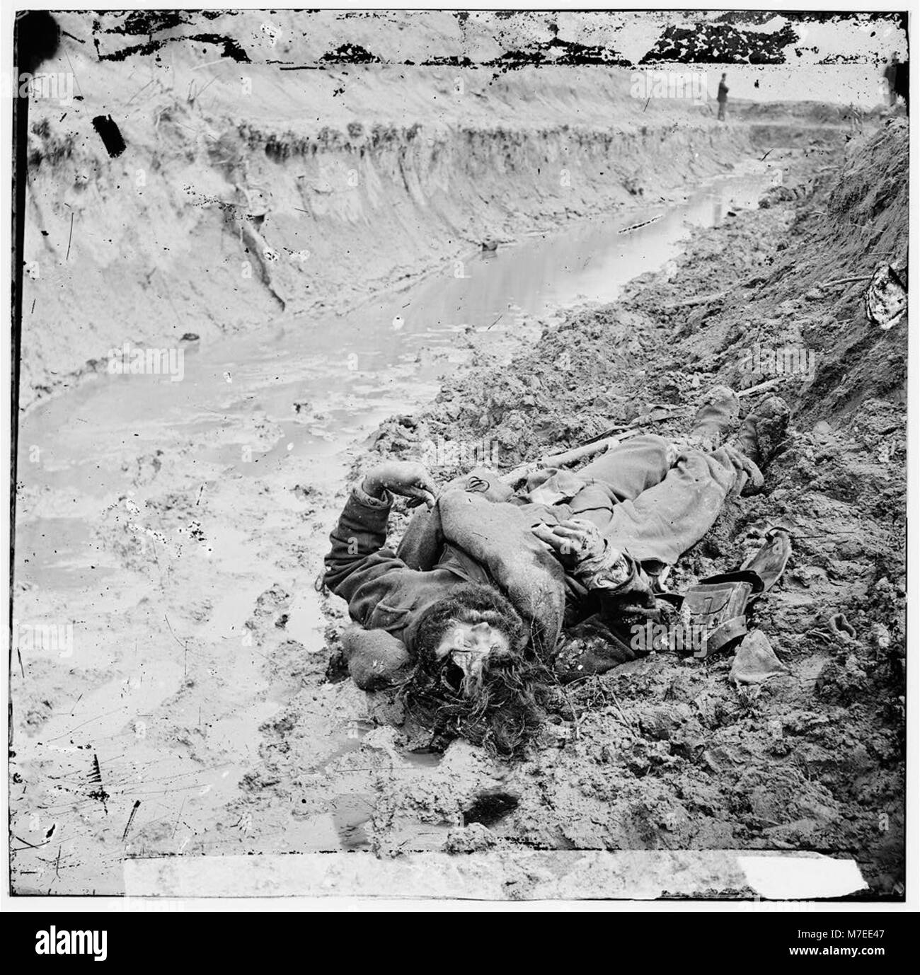 Civil war trench fort mahone hi-res stock photography and images - Alamy