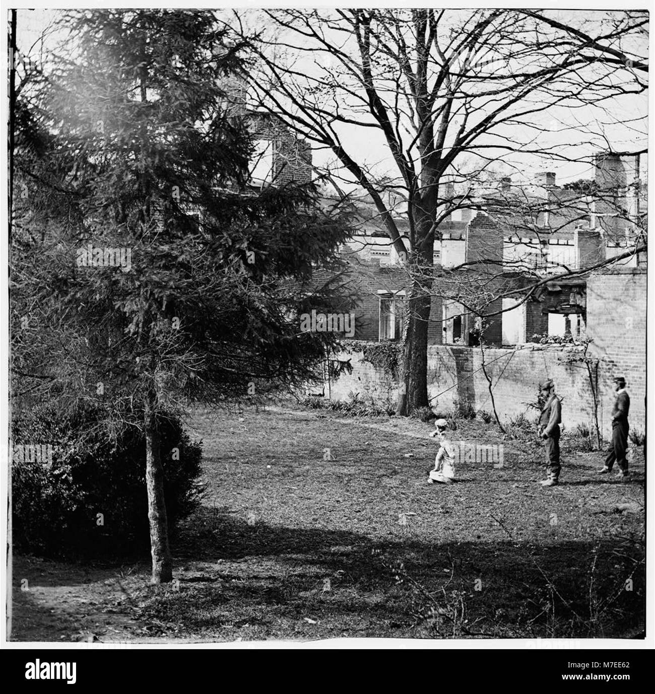 Garden area on urban Black and White Stock Photos & Images - Alamy