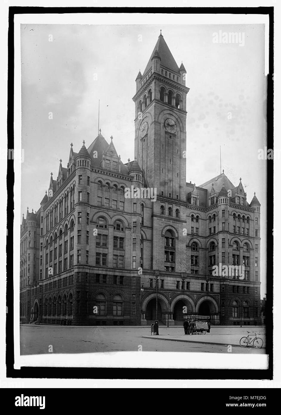 Mail building Black and White Stock Photos & Images - Alamy