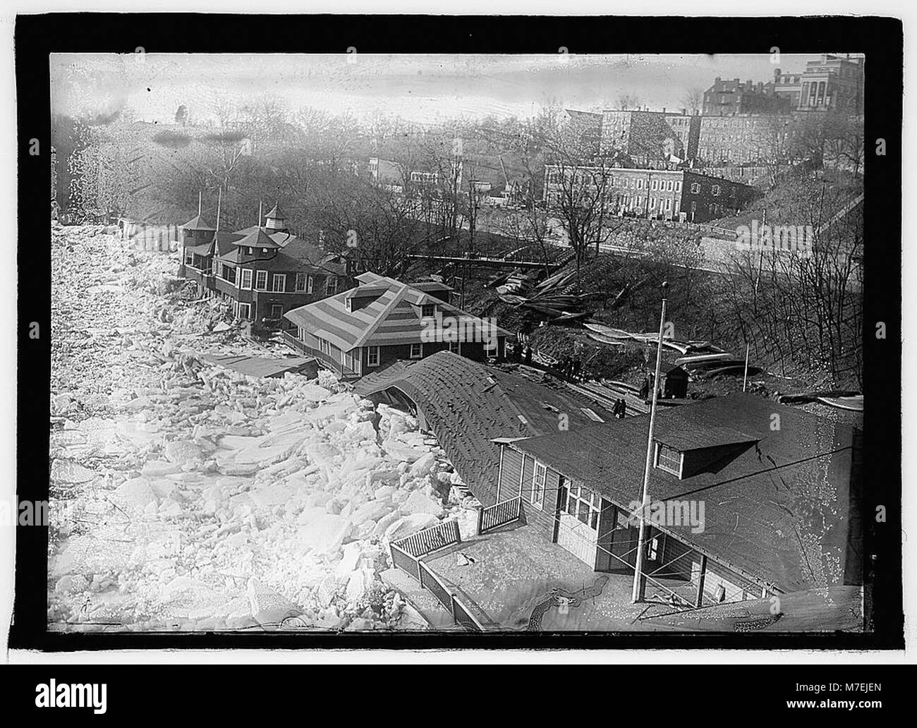 Large sheets Black and White Stock Photos & Images - Alamy