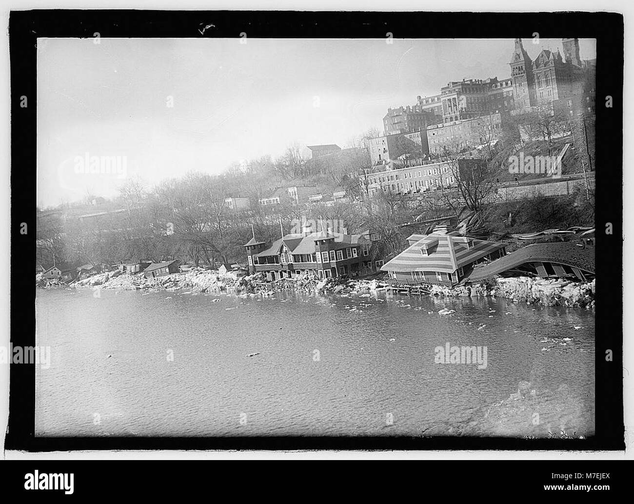 Photograph showing the Potomac River flood and ice conditions near ...