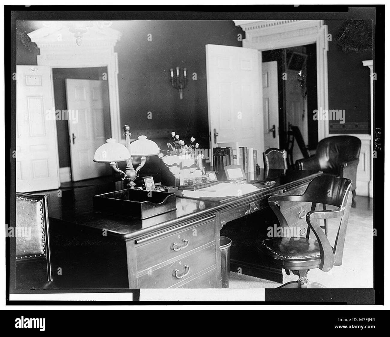 A detailed image of the President’s desk located in the executive ...