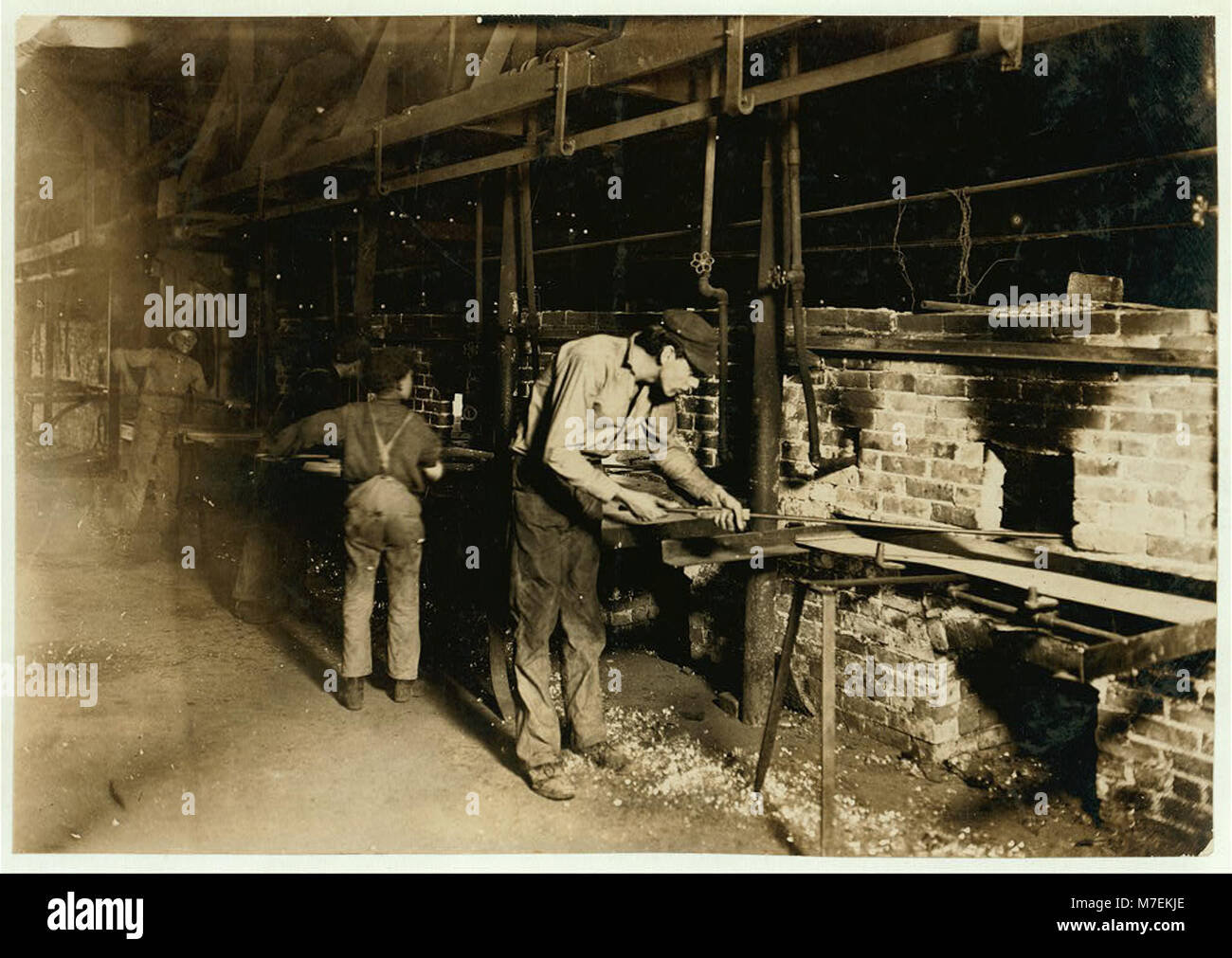 Workers at an Indianapolis glass works put bottles into the annealing ...