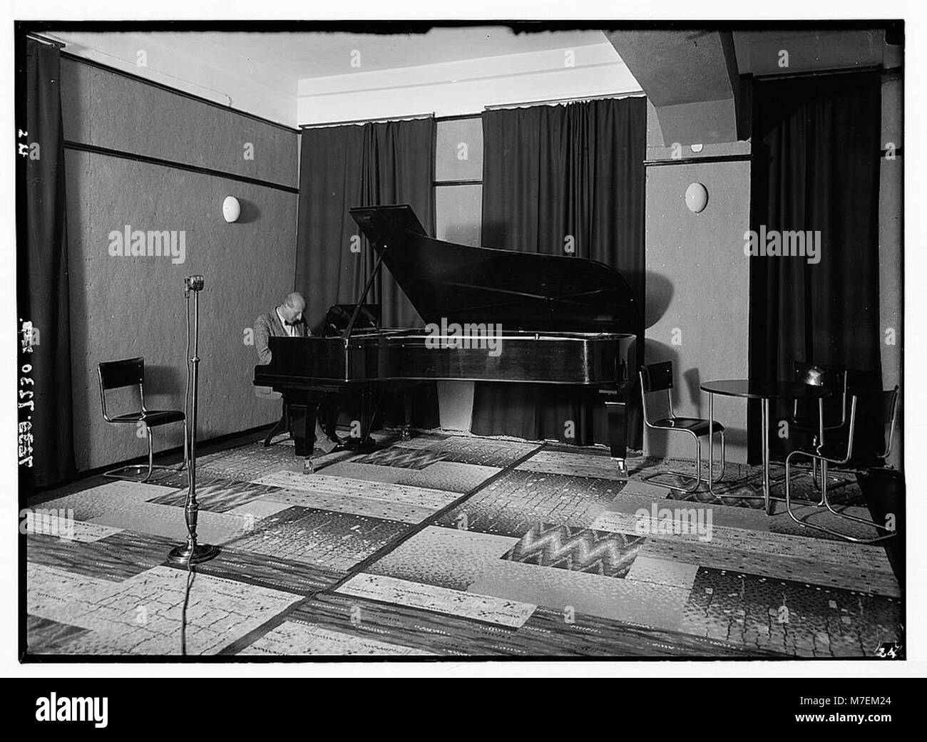 Mr solomon hi-res stock photography and images - Alamy