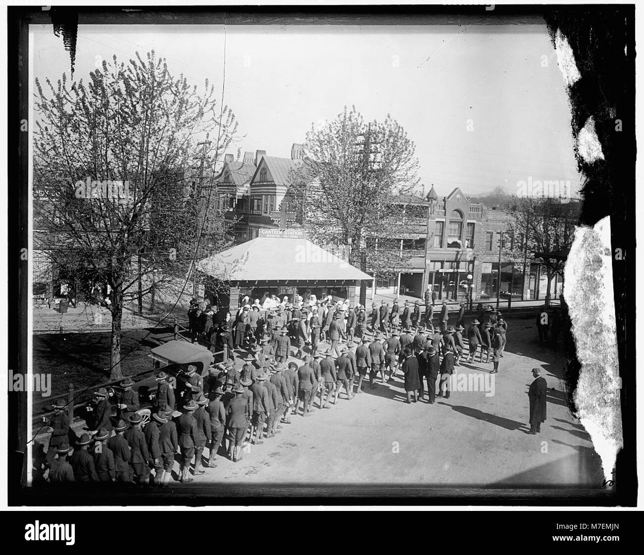 Workers medical worker in Black and White Stock Photos & Images - Alamy