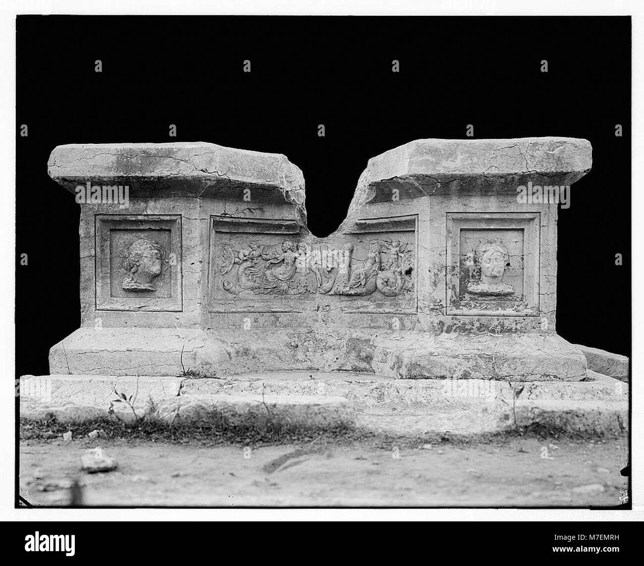 Sculpture complex Black and White Stock Photos & Images - Alamy