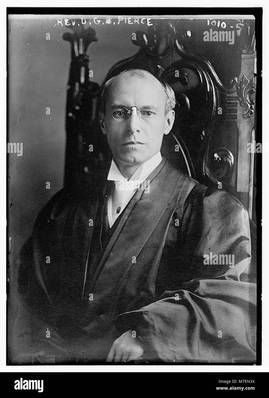 Pierce b hi-res stock photography and images - Alamy