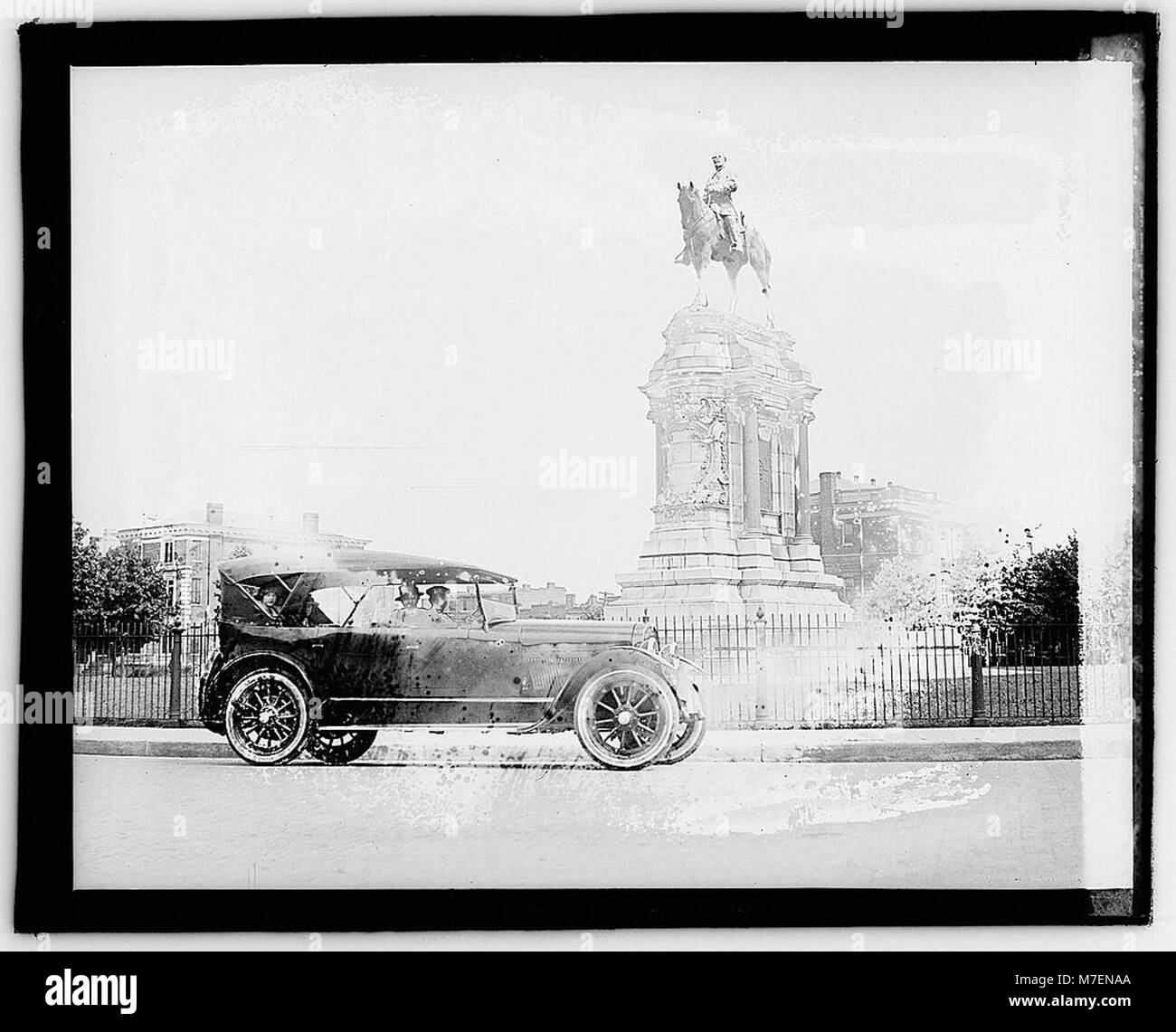 The R.E. Lee Monument in Richmond, Virginia, featuring the historic ...
