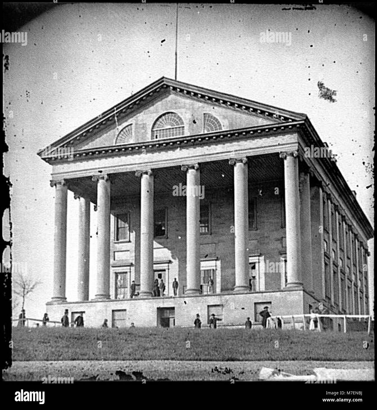 A front view of the Capitol building in Richmond, Virginia, showcasing ...