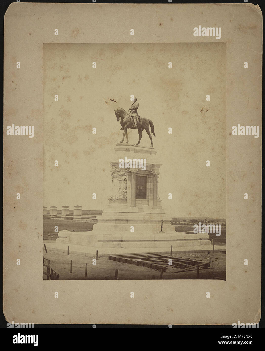 The Robert E. Lee Monument, located on Monument Avenue in Richmond ...