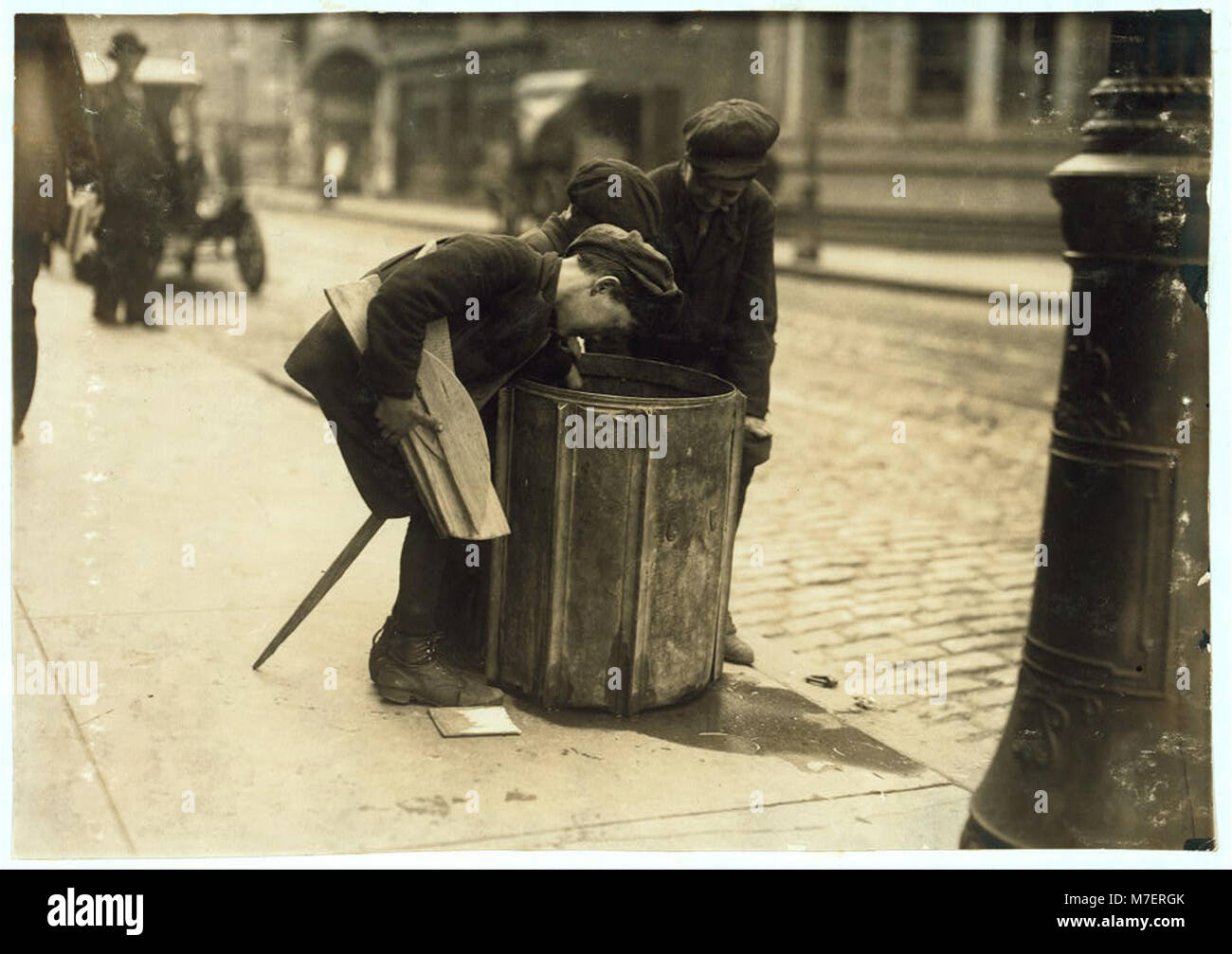 Poverty america 1900s hi-res stock photography and images - Alamy