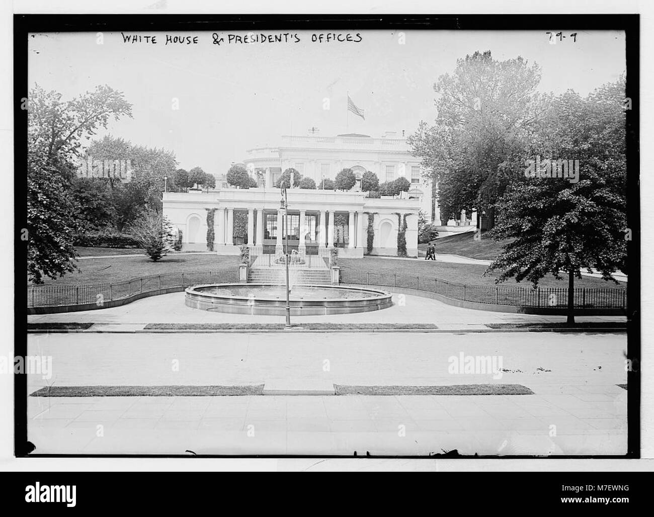 A side view of the White House, showcasing the President’s offices in ...