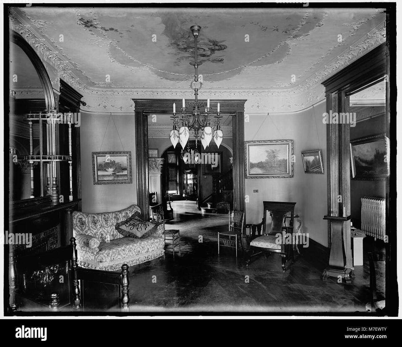 Early 1900s home design hi-res stock photography and images - Alamy