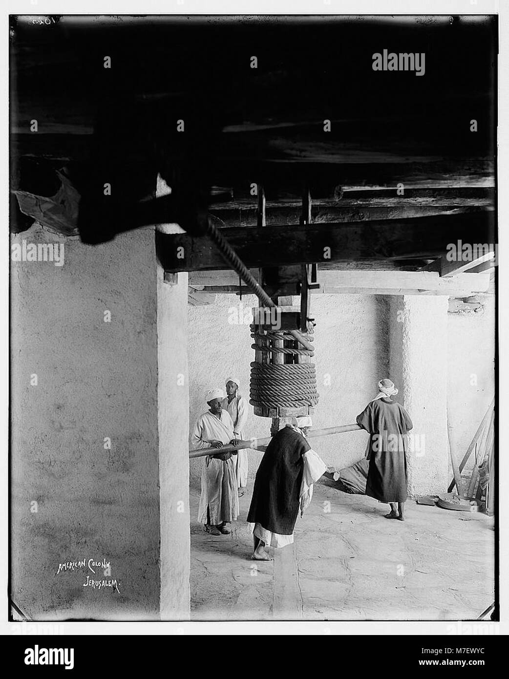 Primitive elevator hi-res stock photography and images - Alamy