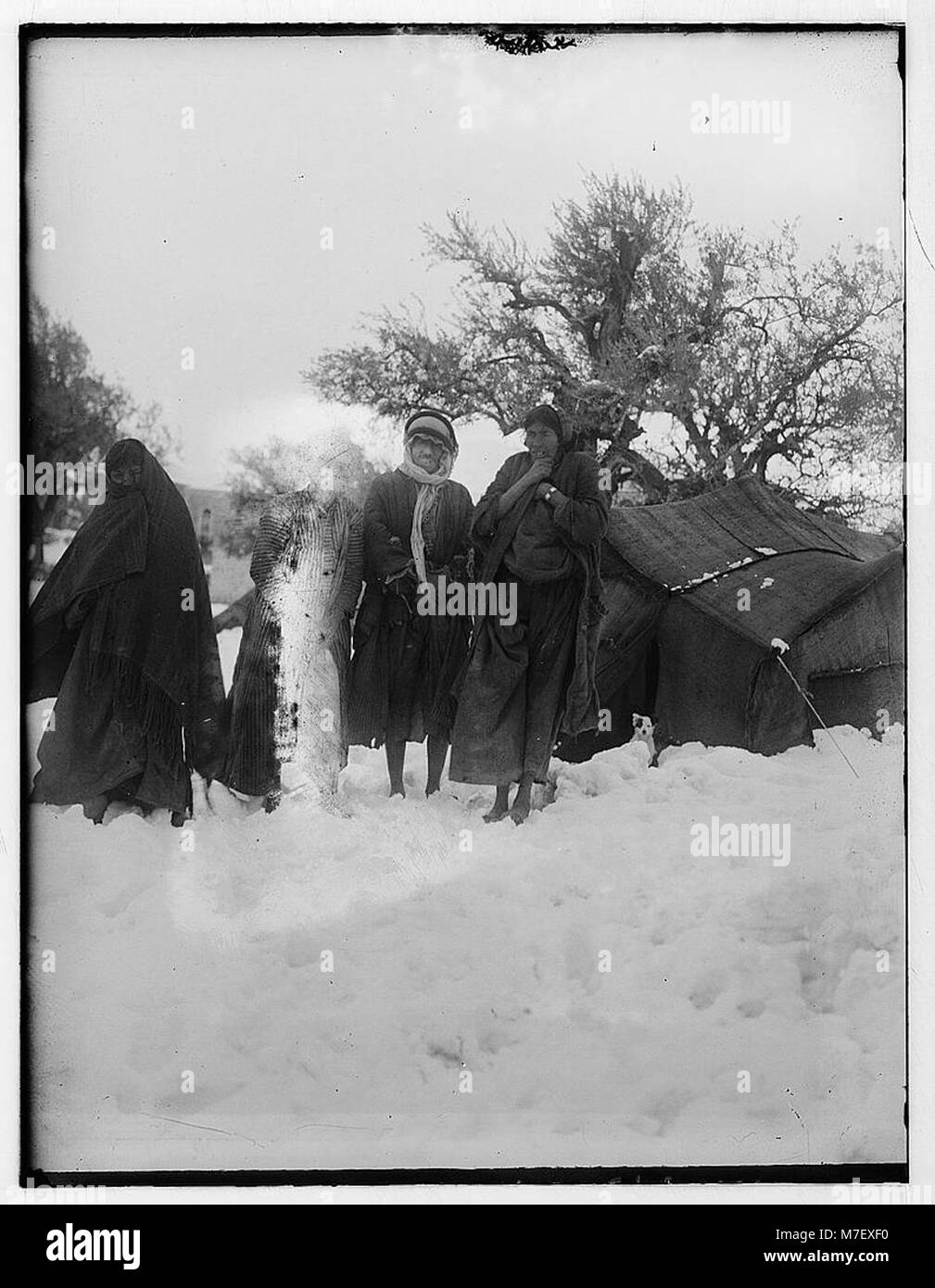 Photo shows arab Black and White Stock Photos & Images - Alamy