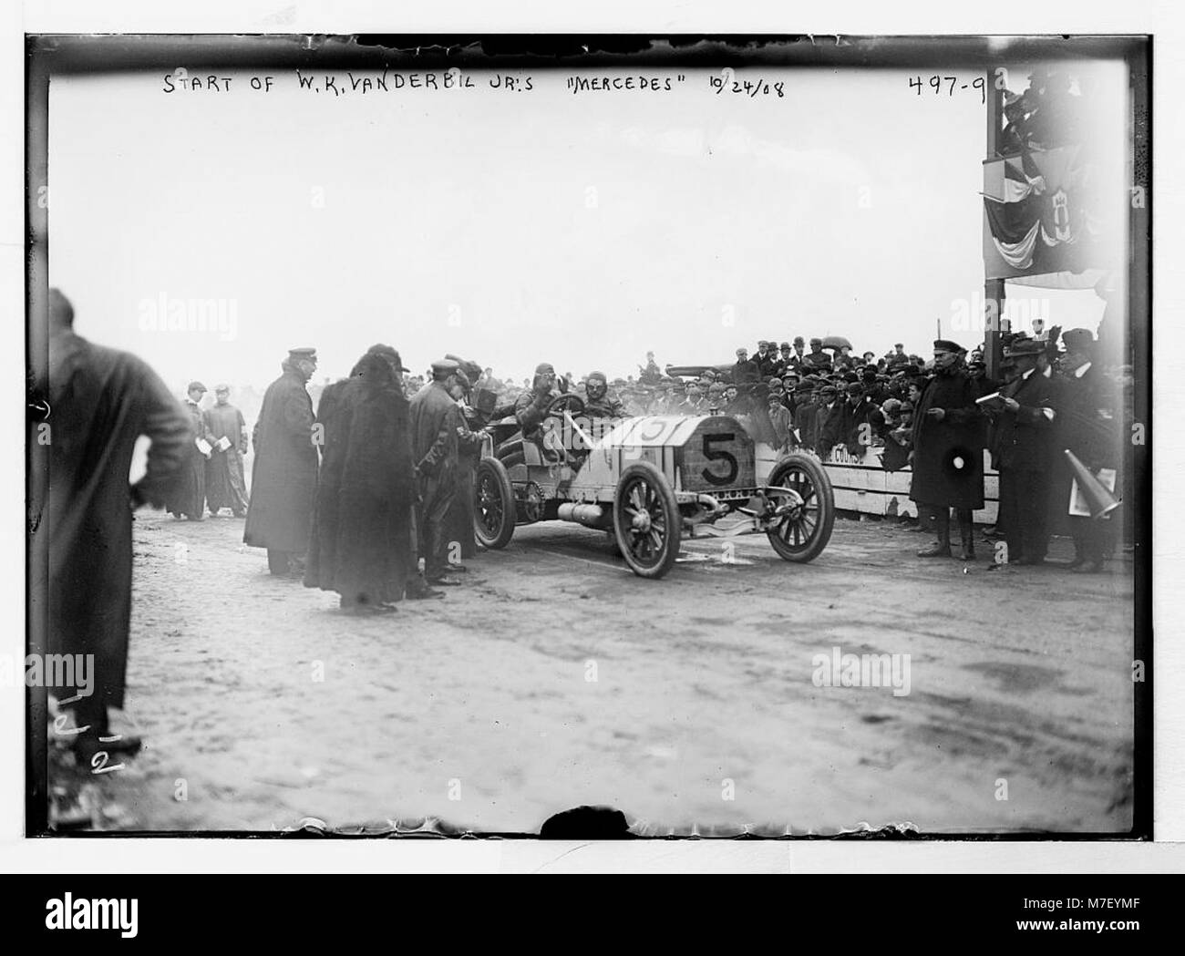 The start of the Vanderbilt Cup Auto Race featuring W.K. Vanderbilt Jr ...