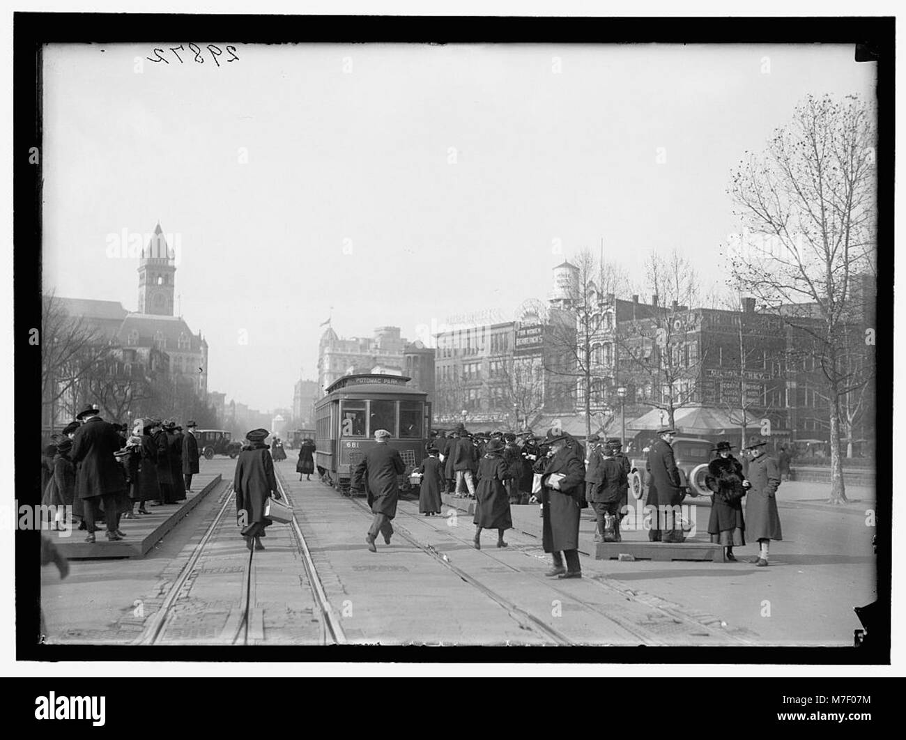 STREET SCENE, PENNSYLVANIA AVE. LOC hec.11593 Stock Photo - Alamy