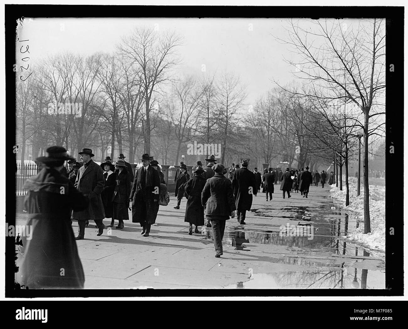 1900s street scenes photographs Black and White Stock Photos & Images ...